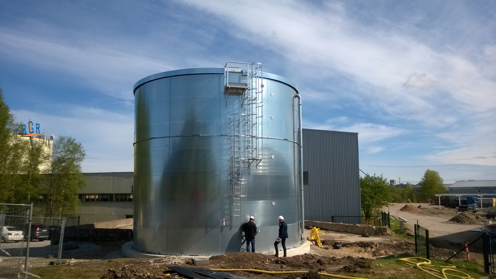 SOTANKS offers a range of storage tanks for all liquids and water